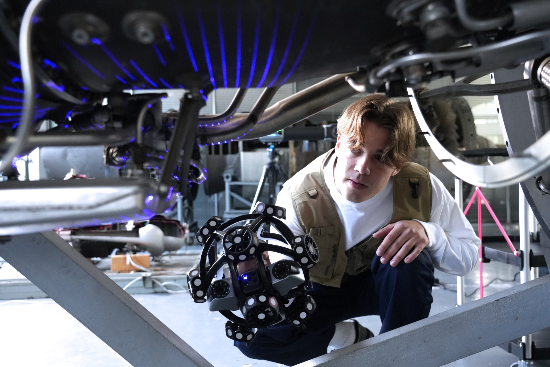 SCANTECH TrackScan Sharp S – Large-Scale, Targetless 3D Scanning - Hawk ...